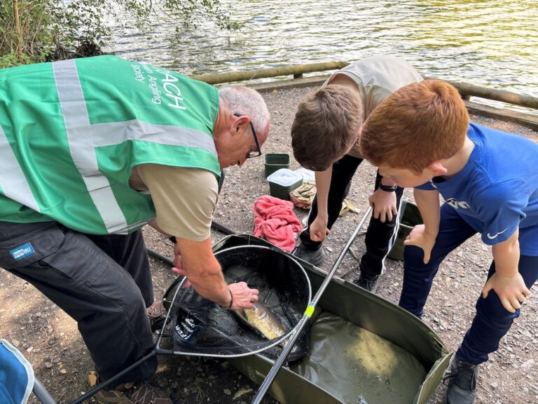 BLOG: Learning how to fish at Farnham Angling beginner fishing session ...